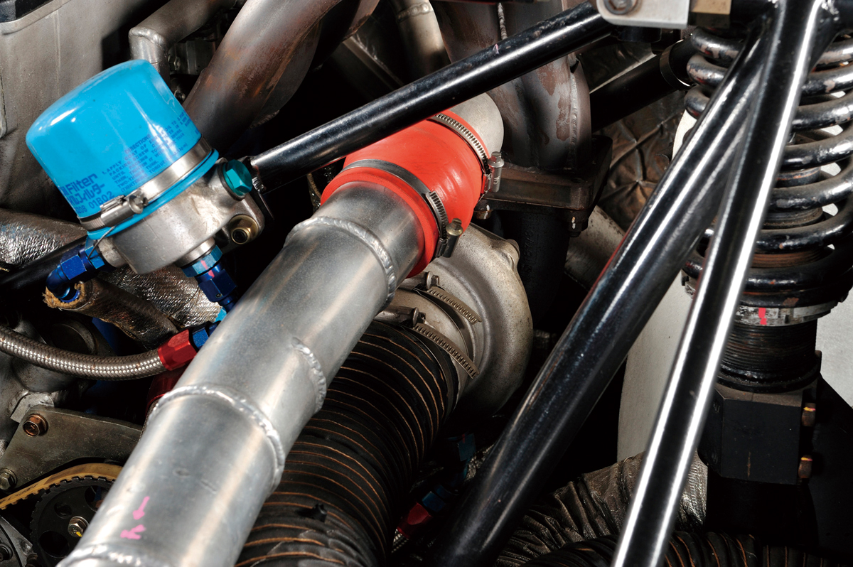 直線で発揮されるターボの大トルクは強烈な加速ショーを演出！｜NISSAN the Race｜日産 シルエット フォーミュラ スカイライン ...