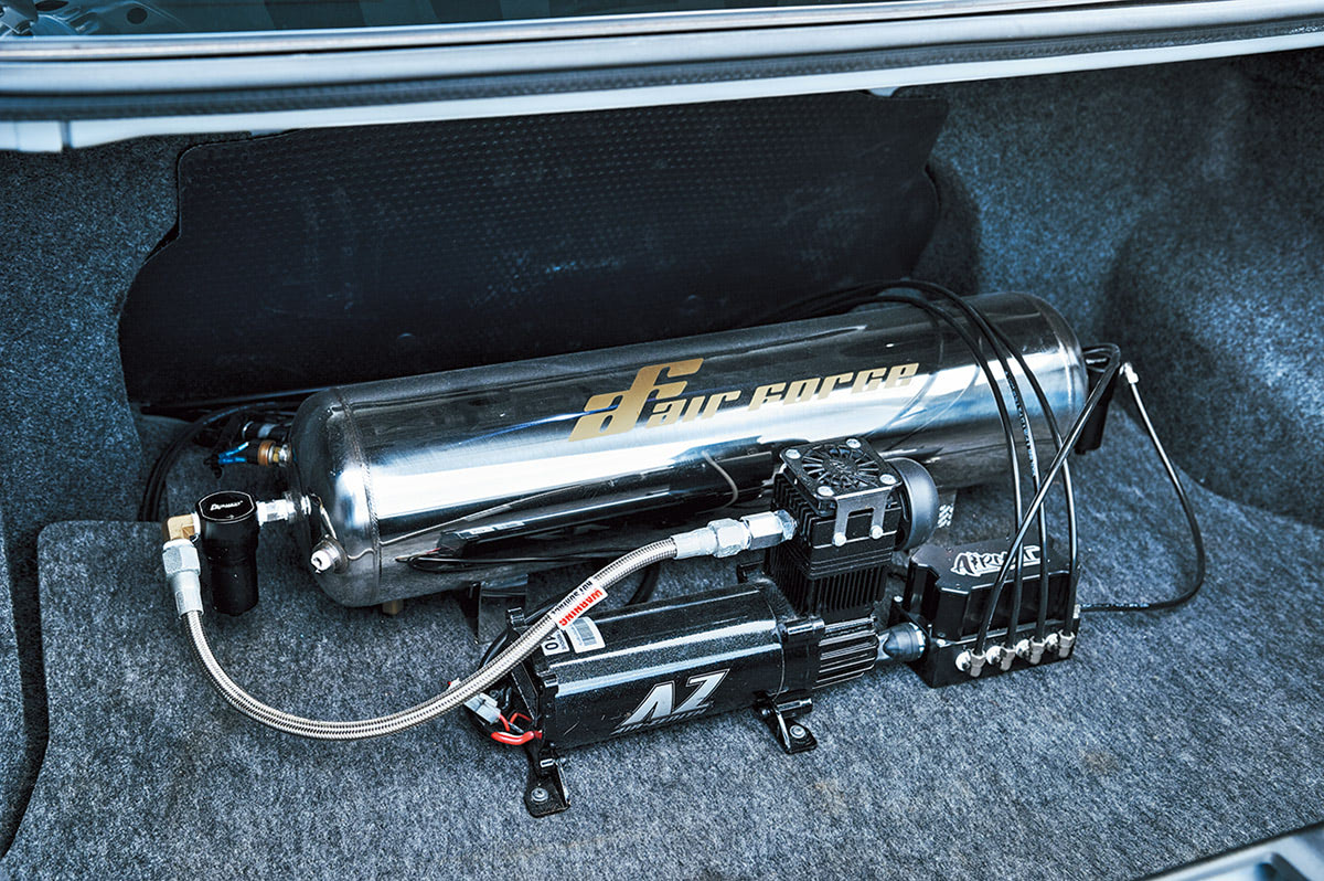 【仮想USDM!?】日本専売モデルのB15サニーの仮想エクスポートモデル！ 大柄なバンパーメイクやシャコタンフォルムで純和風の小市民セダン臭を払拭するサニー | カスタムCAR [カスタムカー ...