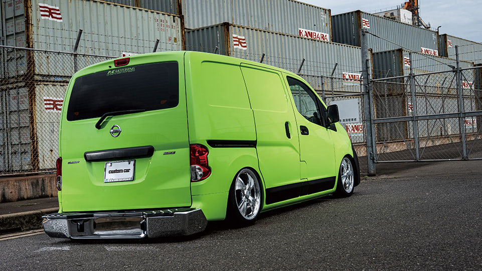 【マスクはUS仕様化!!】当時人気のグリーンカラーにオールペン！ 昔のミニトラックスタイルをテーマに、低さと乗り心地の良さまでも追求したNV200バネット | カスタムCAR [カスタムカー ...