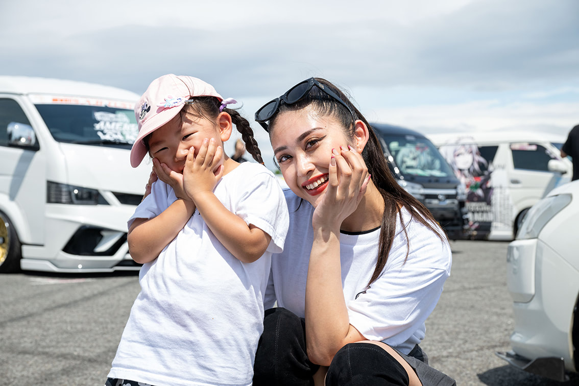 SBM2025関西PHOTOREPORT 【SBMガールズ PHOTOSESSION♥】 | カスタムCAR [カスタムカー] | オールジャンルのカスタムカー大集合｜NOSWEB