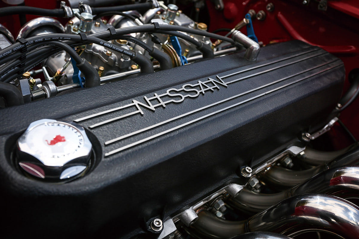 名機LYヘッドをイメージした、クロスフローのRB20E型改キャブレター仕様というスタイル｜1972年式 日産 スカイラインHT 2000 GT ...