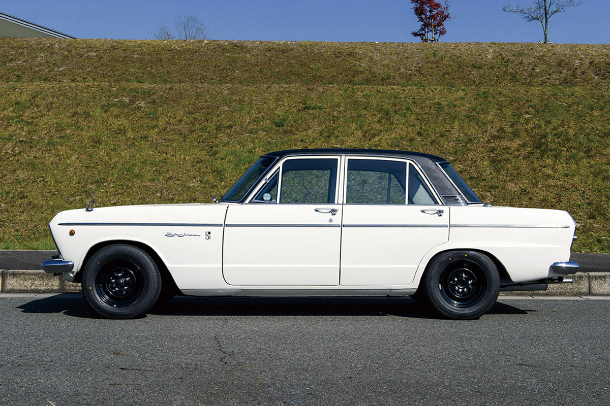 ウエーバー3キャブ仕様のGT‐B！ レースモデル直系の市販前提モデル｜1967年式 プリンス スカイライン 2000 GT-B | NostalgicHero [ノスタルジックヒーロー ...