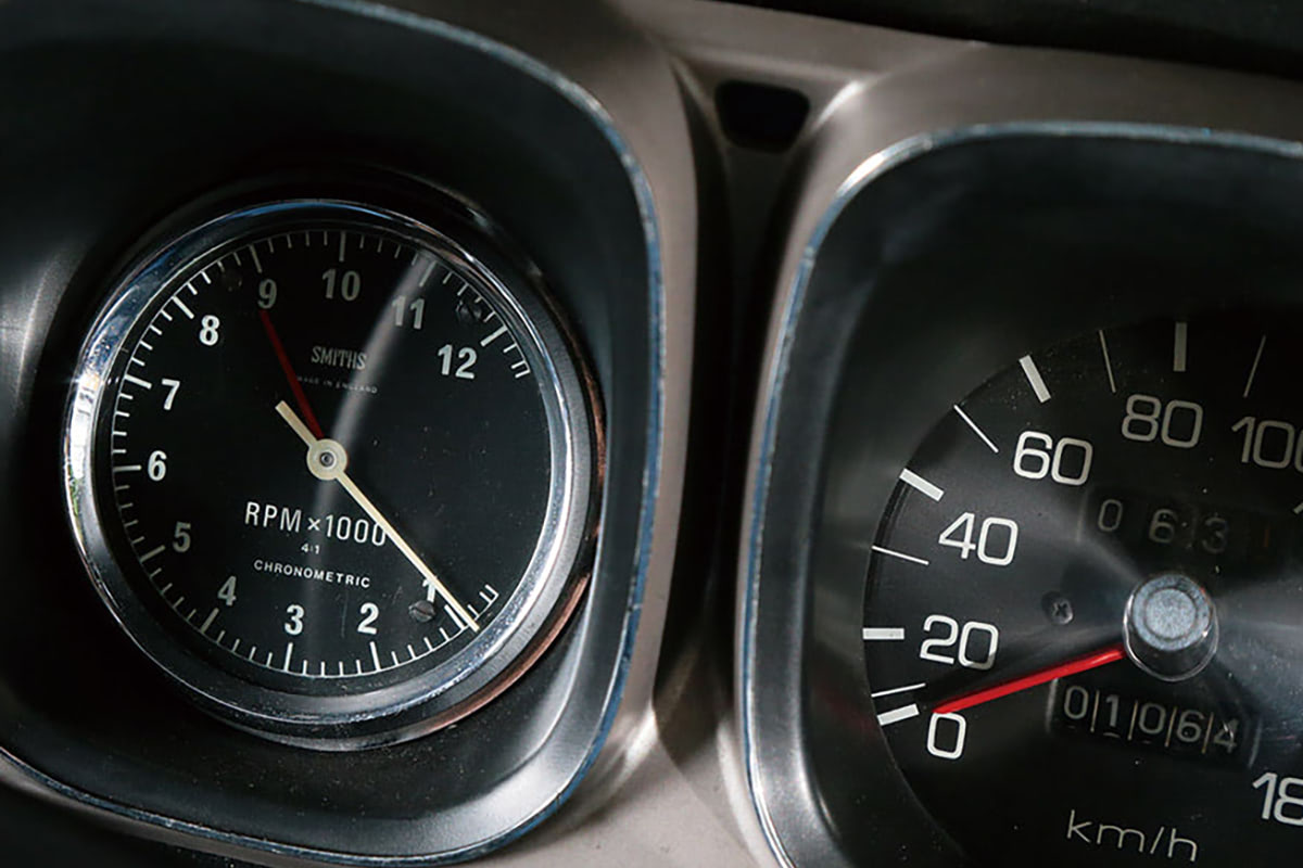 最初のGX‐5【3】メーター読みで10000rpmまで続くパワフルな加速｜日産 サニー クーペ GX-5 | NostalgicHero ...