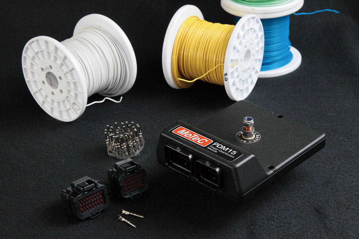 レストア時のトラブル解消の一手。くたびれたリレーやヒューズを取り払い、信頼性の高いPDMで一元化【1】MoTeC PDM15｜パーツ ...