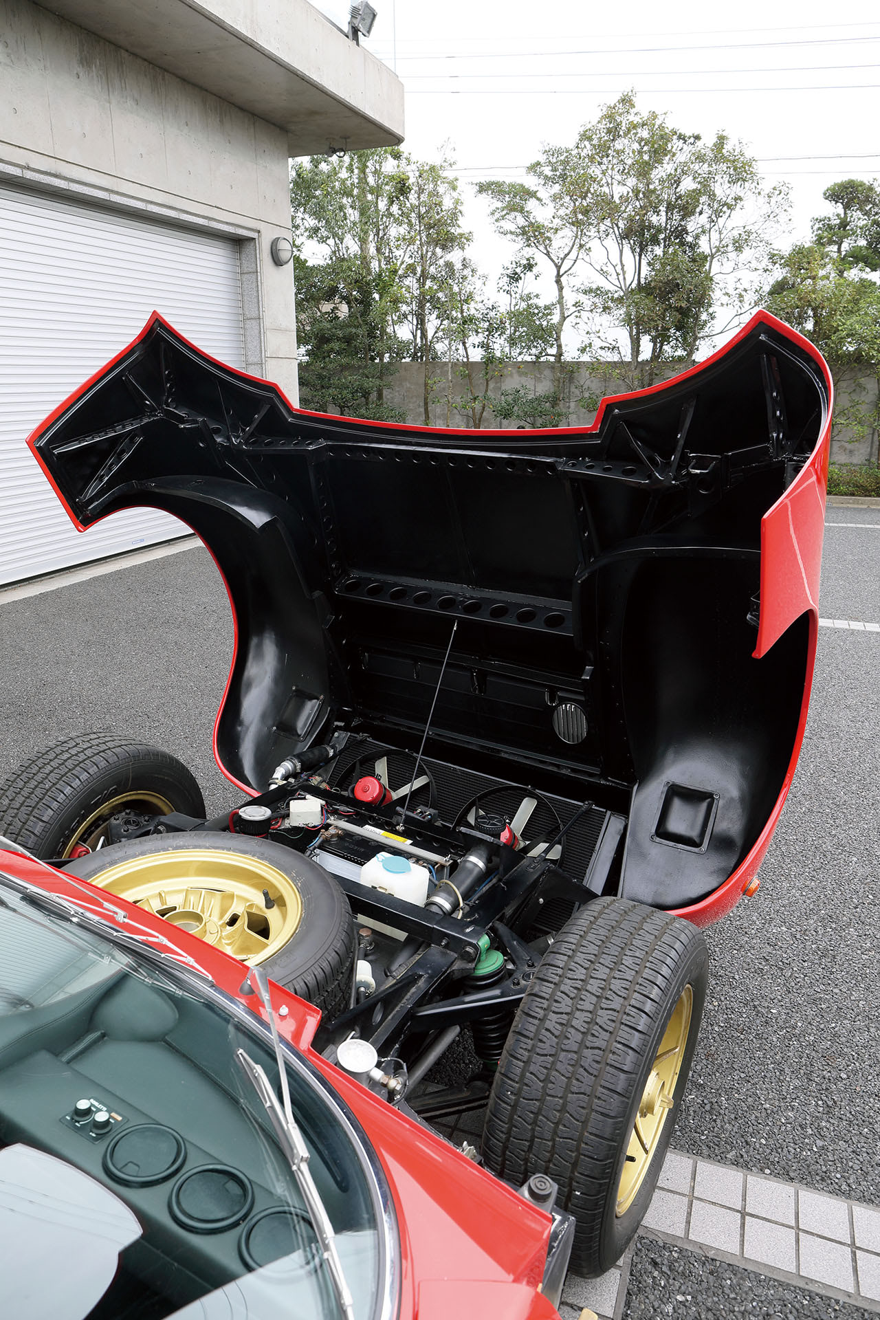 ランボルギーニ・ミウラP400SV【3】より速く、より美しく。400SVはミウラ・シリーズの集大成！｜サーキットの狼世代へ | NostalgicHero [ノスタルジックヒーロー] | 日本 ...