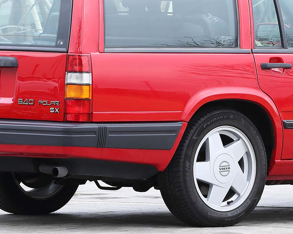 1996年式 ボルボ 940｜ベアリングと鉄を表したロゴに見える、「VOLVO」の歴史と誇り｜VOLVO クラシックカー 【1 ...