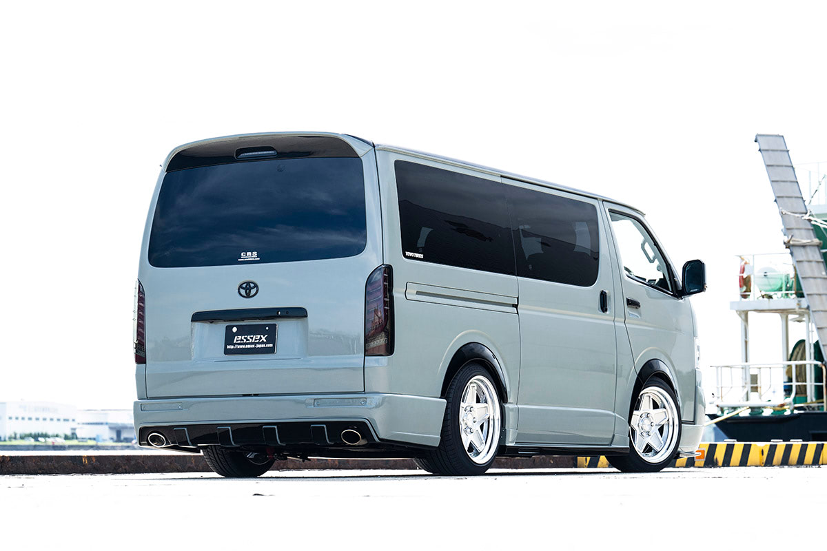 【ハイエースの最新カスタムスタイル】CRS/ESSEXが提案するサゲとアゲの2台 | カスタムCAR [カスタムカー] | オールジャンルのカスタムカー大集合｜NOSWEB