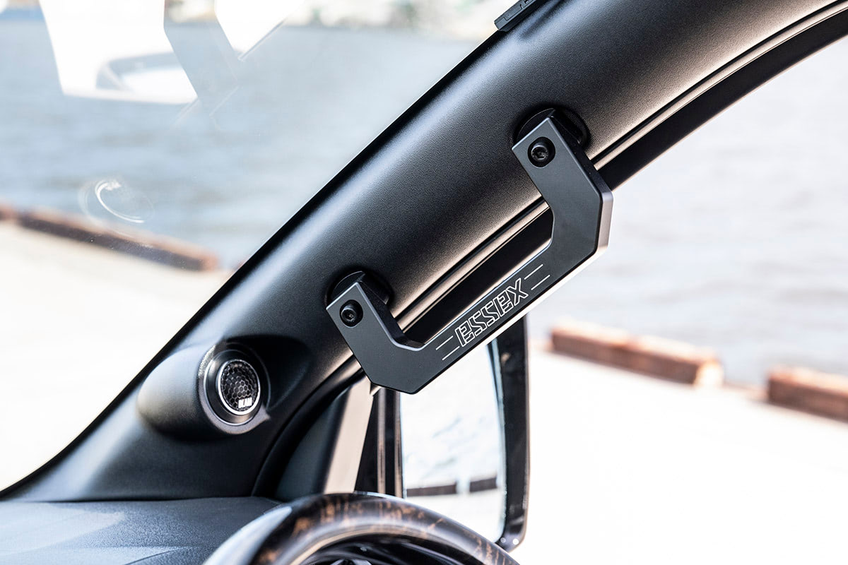 【ハイエースの最新カスタムスタイル】CRS/ESSEXが提案するサゲとアゲの2台 | カスタムCAR [カスタムカー] | オールジャンルのカスタムカー大集合｜NOSWEB