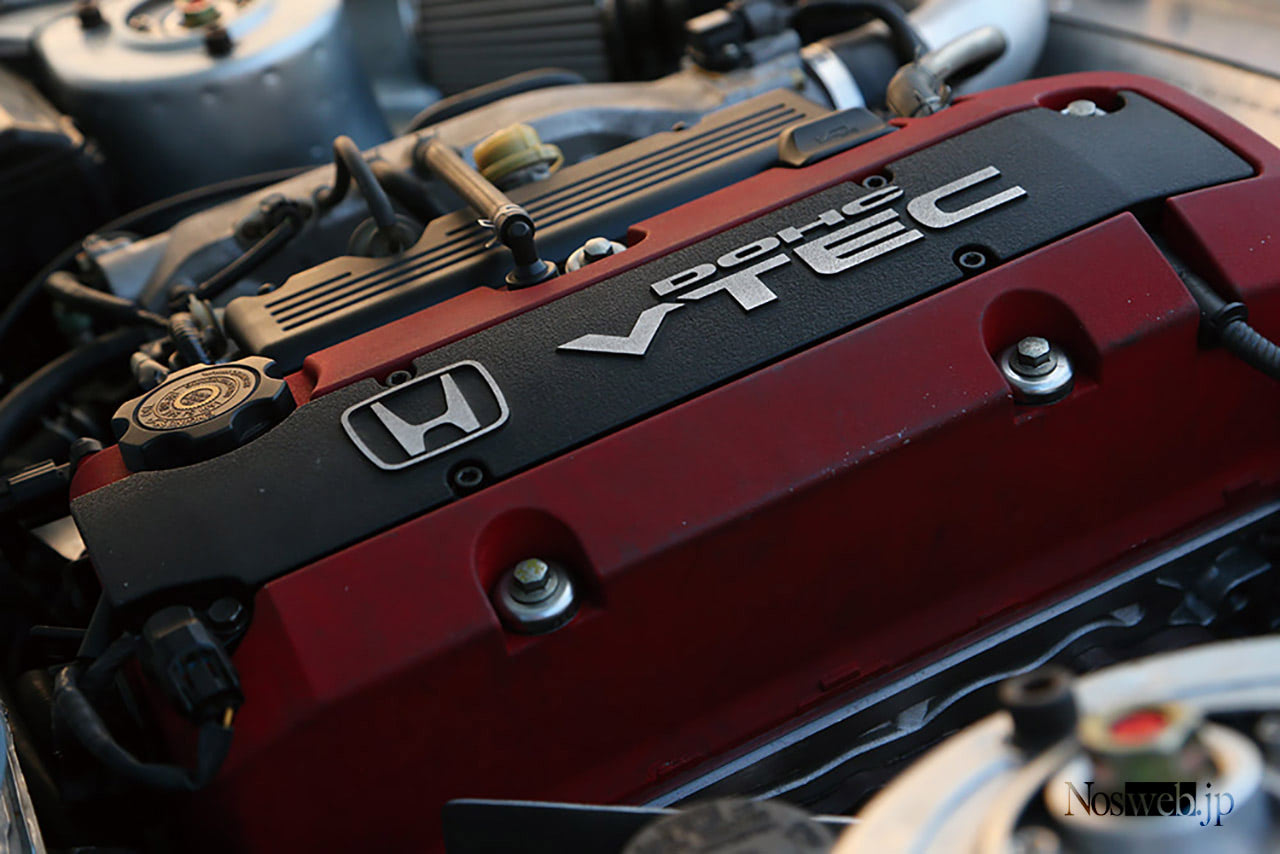 「VTEC」の文字煌めく510【2】直列4気筒最高性能を誇るF20C型へエアコンごとスワップ｜1971年式 ダットサン ブルーバード クーペ ...