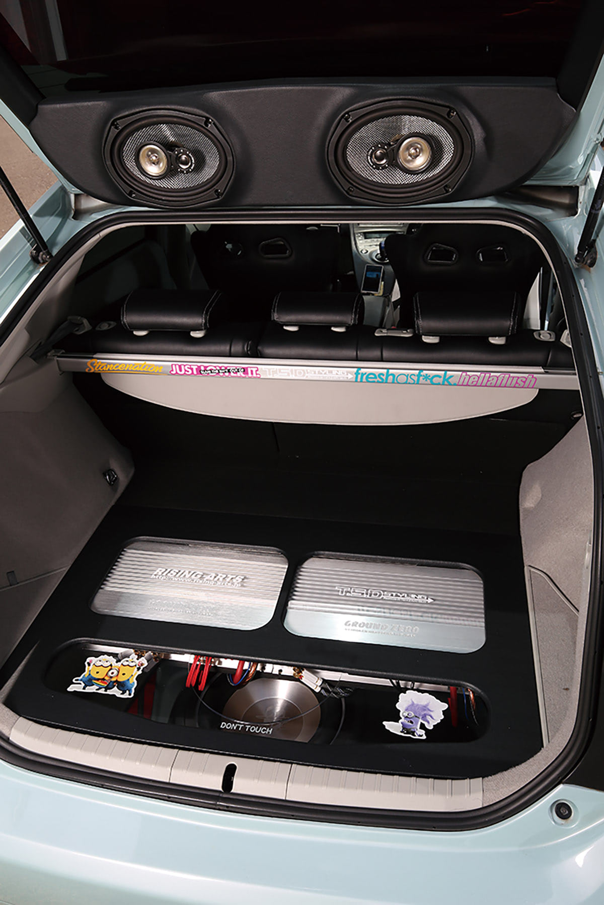 【シャコタンプリウスでキャンプ!!】ルーフに搭載したルーフトップテントでいつでもどこでも車中泊が楽しめるスラムドプリウス☆ | カスタムCAR [カスタムカー] | オールジャンルのカスタム ...