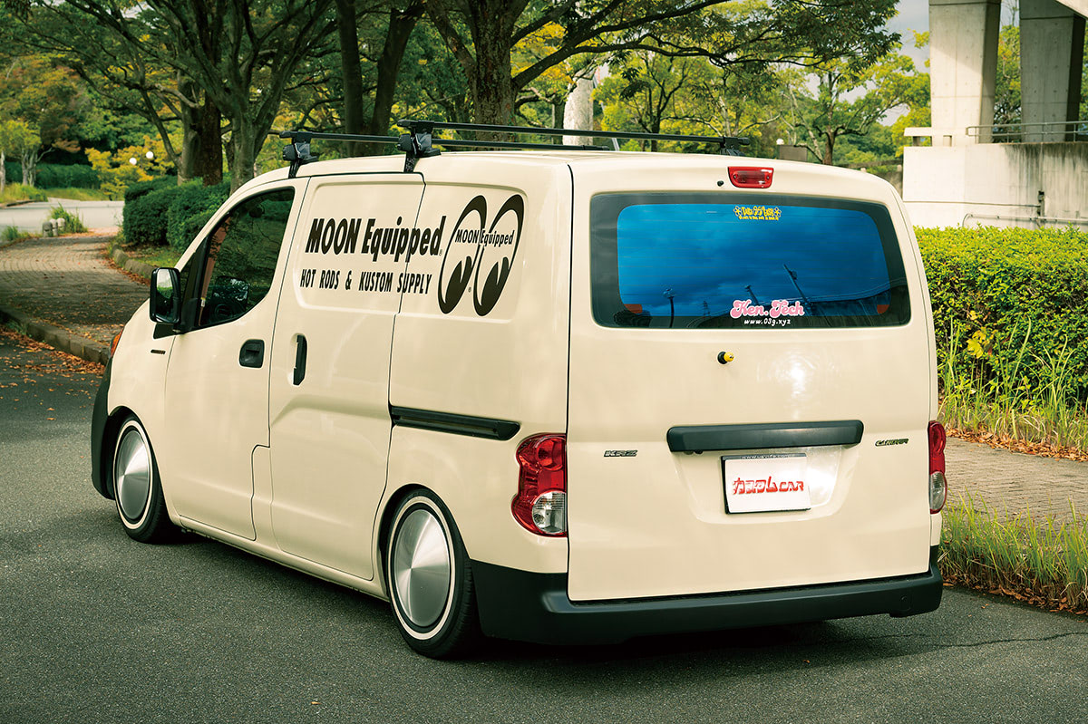 【エアサスでヘビーロワード!!】シャコタンフォルムも見逃せない！ USコンバージョンキットで“US顔”にフェイスチェンジしたリアルUSワークバン仕様のNV200バネット | カスタムCAR ...