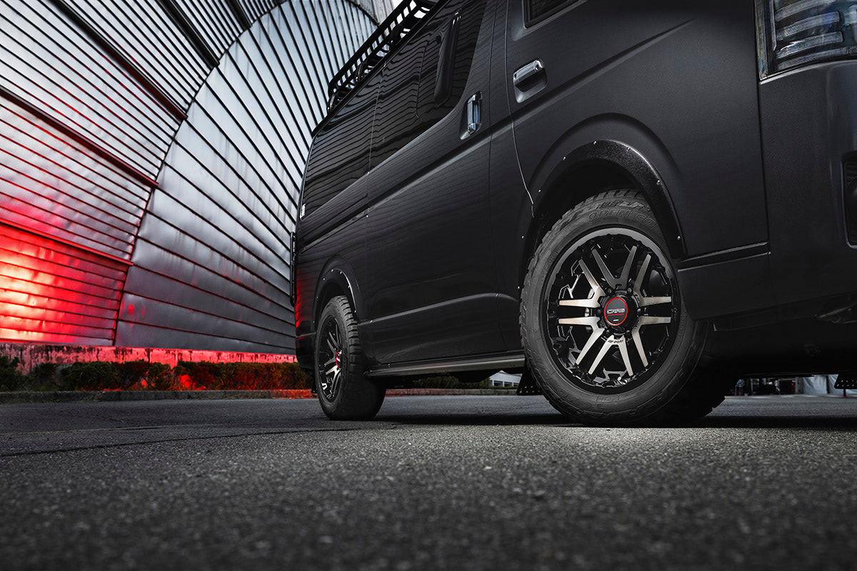 【ワイルドなハイエースに似合うホイール！】6本ツインスポークで足元を着飾る！！ | カスタムCAR [カスタムカー] | オールジャンルのカスタムカー大集合｜NOSWEB