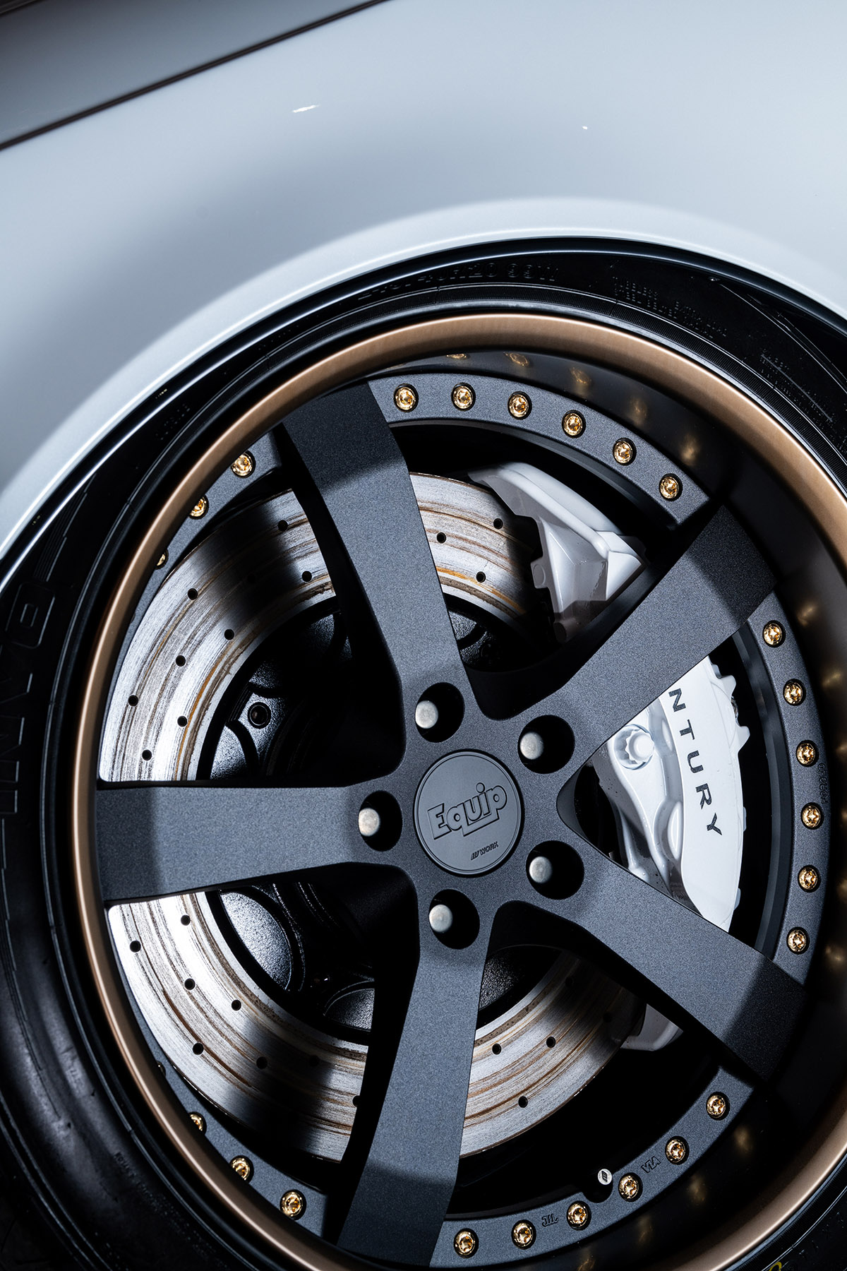 【GRセンチュリー登場!?】スポーティ＆VIPテイストのセンチュリー2台！ | カスタムCAR [カスタムカー] | オールジャンルのカスタムカー大集合｜NOSWEB