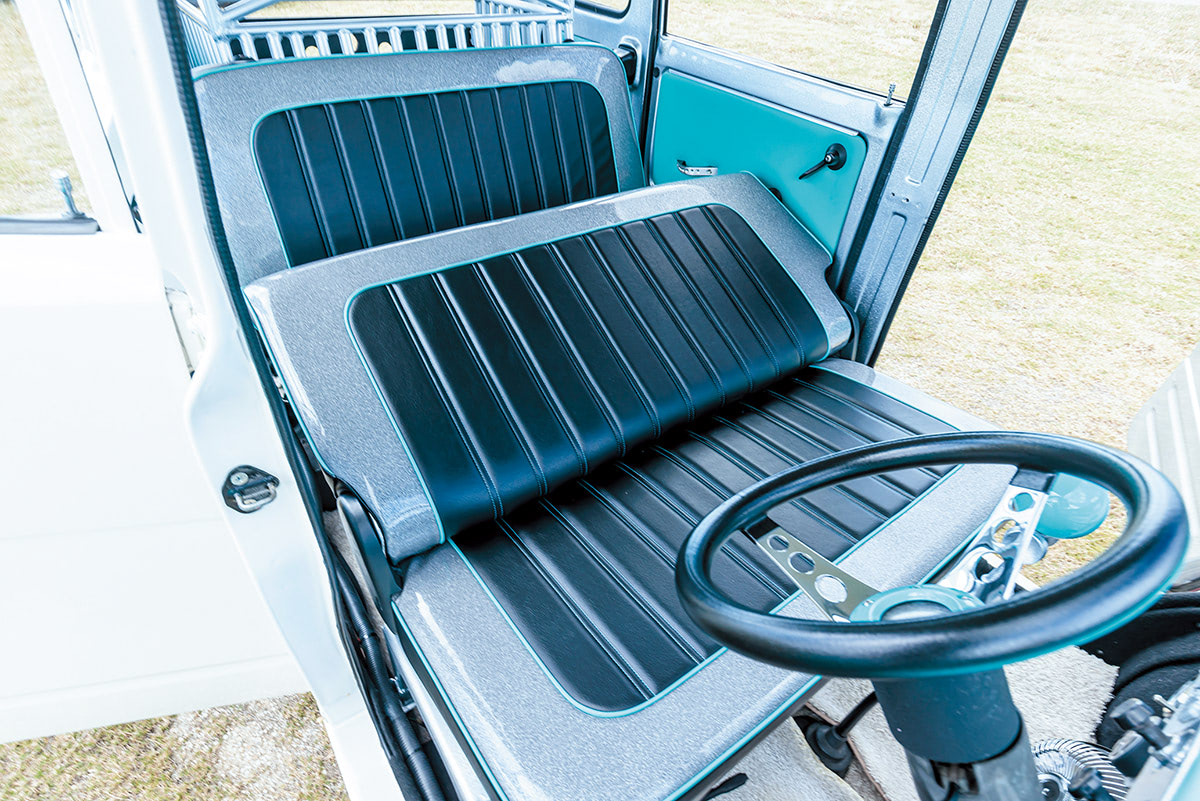 【小径・深リム・ワイドボディ!!】スパルタンなロールゲージを追加！ 愛犬のために考えられたヘビーロワードステップバン（VA73） | カスタムCAR [カスタムカー] | オールジャンルの ...